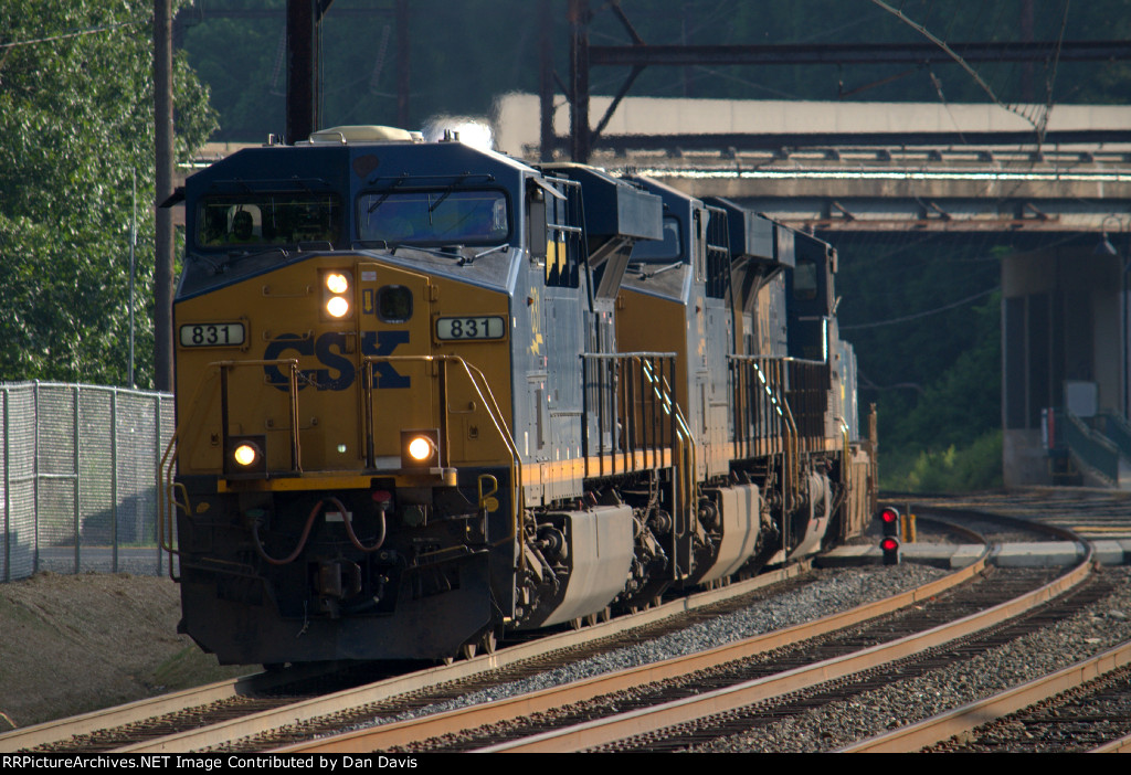 CSX ES44AH 831 leads L034-09